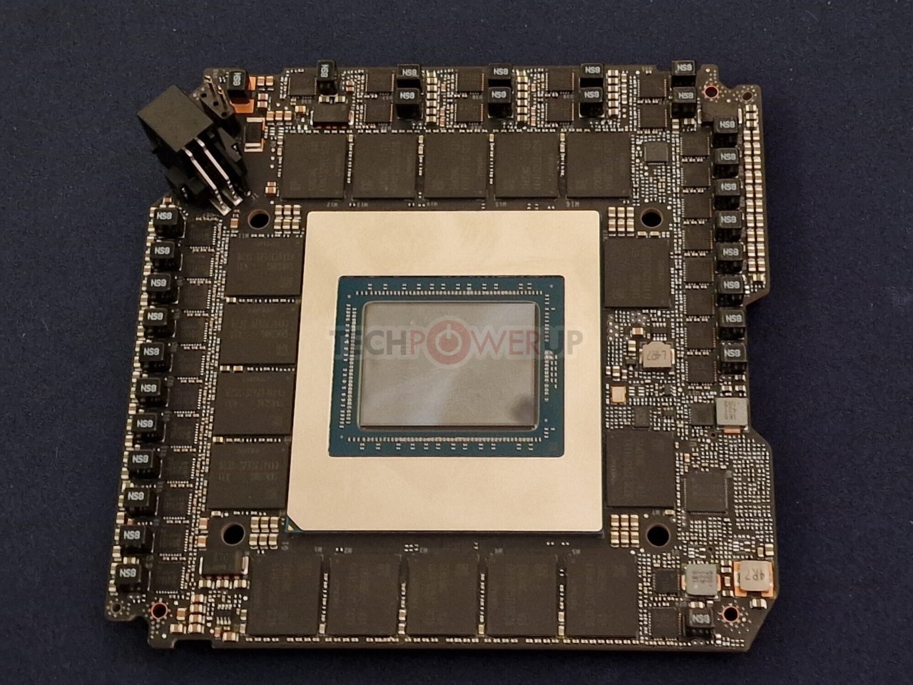 NVIDIA GeForce RTX 5090: ecco il PCB della Founders Edition - Morethantech